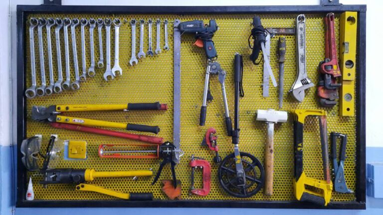 What Tools Do Civil Engineers Use? 2025 Guide to Equipment