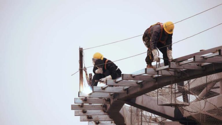 Civil Engineering vs Structural Engineering: Skills & Scope